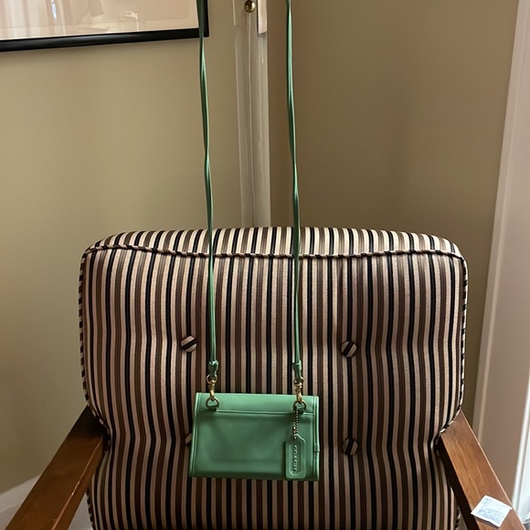 Coach | Bags | Vintage Coach Envelope Swing Wallet 4873 Leaf Verified ...